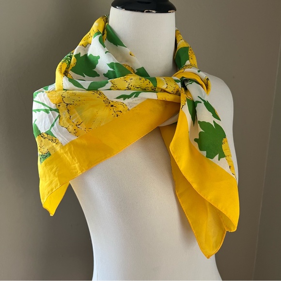 Liz Sinclair | Accessories | Vintage Liz Sinclair Floral Poppy Scarf ...